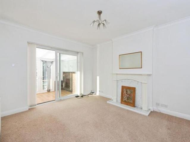 For Sale 2 Bedroom Bungalow Surrey Greater London DS98718104