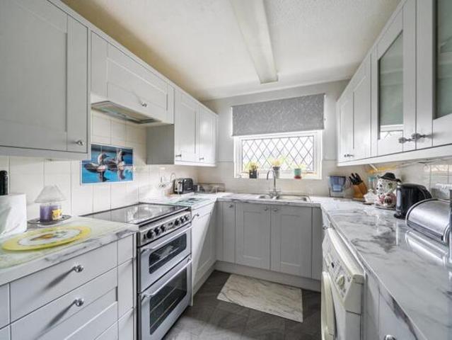 For Sale 2 Bedroom Bungalow Surrey Surrey DS96150071