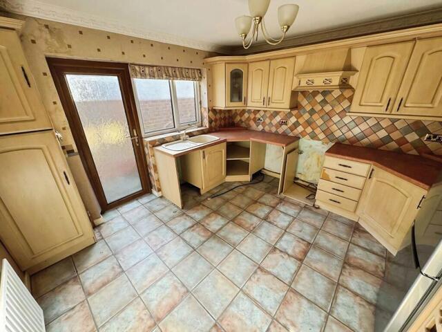 For Sale 2 Bedroom Bungalow Rugeley Staffordshire DLS101675714