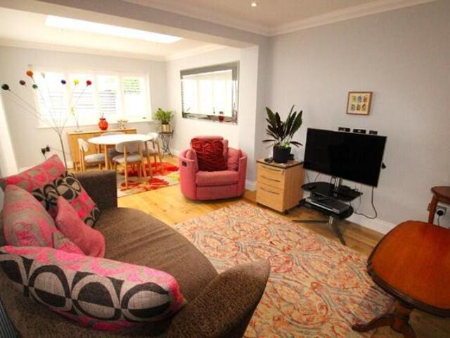 For Sale 2 Bedroom Bungalow Watford Hertfordshire DLS101678780