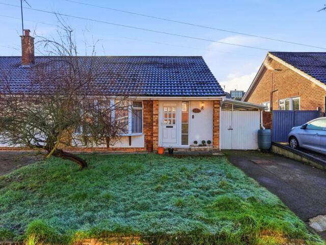 For Sale 2 Bedroom Bungalow Waltham Cross Hertfordshire DS99029336