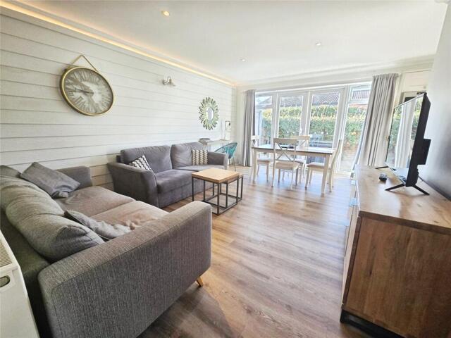 For Sale 2 Bedroom Bungalow Totland Bay Totland Bay DS101674889