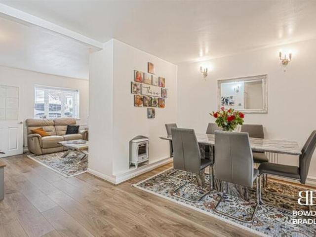 For Sale 2 Bedroom House Chigwell Essex DS100024205