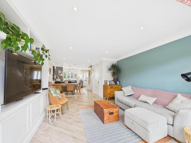 For Sale 2 Bedroom House Buckinghamshire Berkshire DS99161857