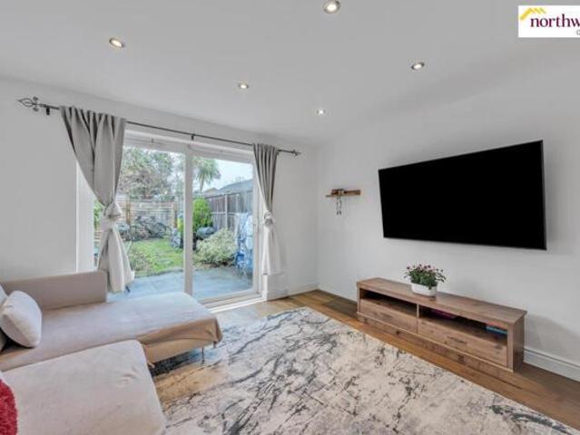 For Sale 2 Bedroom House Bushey Hertfordshire DLS99986607