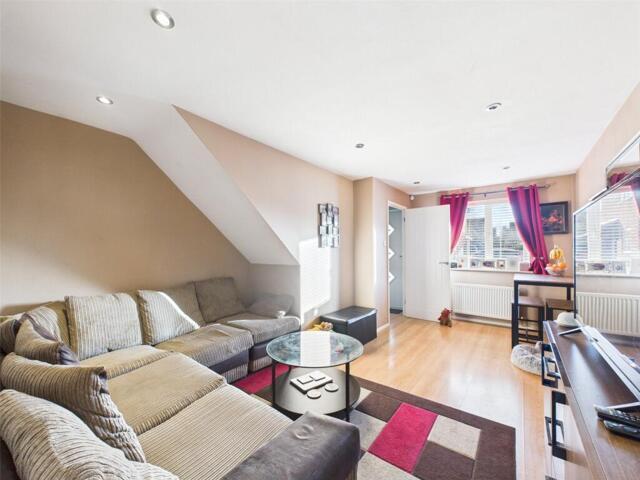 For Sale 2 Bedroom House Gloucester Gloucestershire DLS99290610