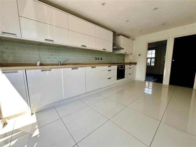 For Sale 2 Bedroom House Farnborough Hampshire DS100132663
