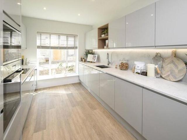 For Sale 2 Bedroom House Fleet Hampshire DS100733847