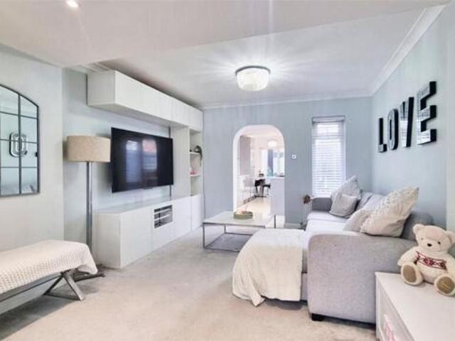 For Sale 2 Bedroom House Horley Surrey DS99237357