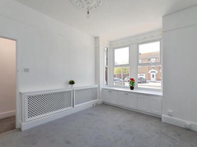 For Sale 2 Bedroom House Ilford Greater London DS101277979