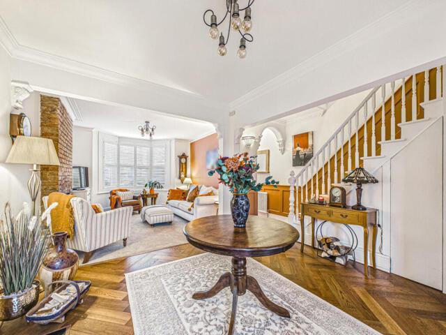 For Sale 2 Bedroom House Leigh Southend on Sea DS99986267