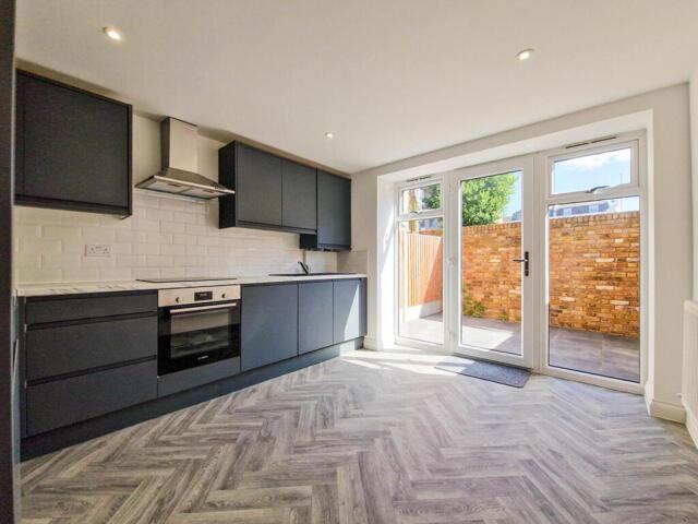 For Sale 2 Bedroom House Southend On Sea Essex DLS100456517
