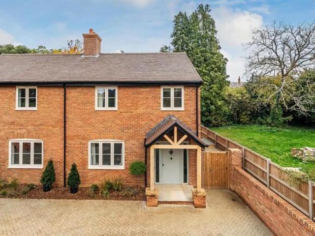 For Sale 2 Bedroom House Surrey Great London DLS101955316