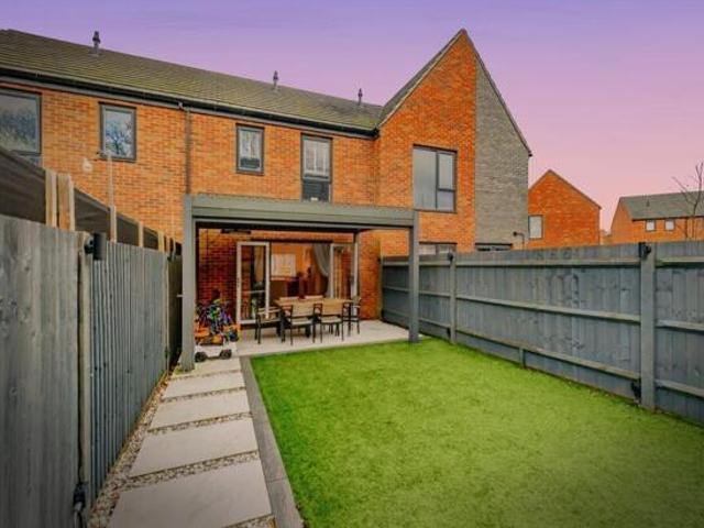 For Sale 2 Bedroom House Surrey Great London DS98903665