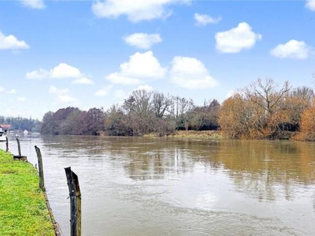 For Sale 2 Bedroom House Windsor Windsor And Maidenhead DLS100398184