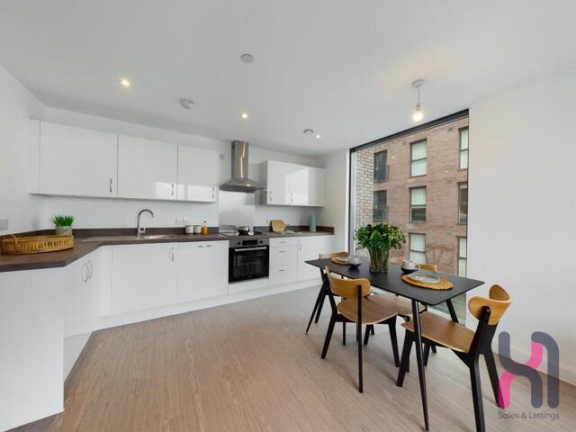 For Sale 2 Bedroom Shared Living/roommate Manchester Salford DS99290148