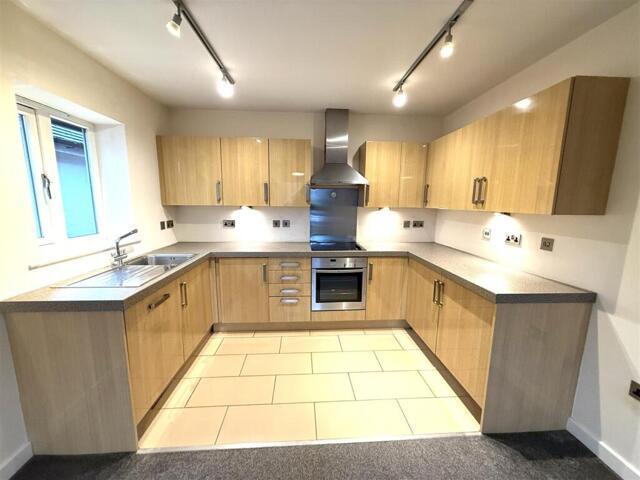 For Sale 2 Bedroom Shared Living/roommate Mayfair Court Milford Road Mayfair Court Milford Road DS98687783
