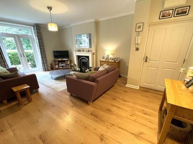 For Sale 2 Bedroom Shared Living/roommate Moorside Moorside DLS99952377