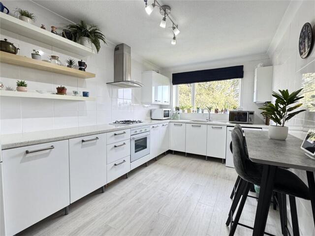For Sale 2 Bedroom Shared Living/roommate New Milton Hampshire DS100456866