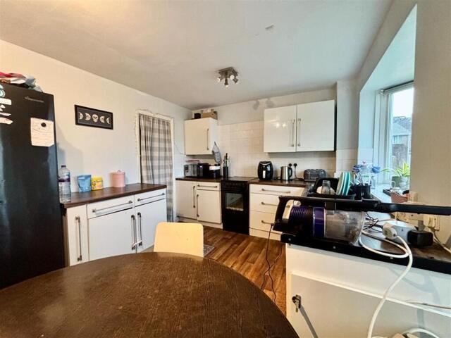 For Sale 2 Bedroom Shared Living/roommate New Mills Derbyshire DLS100023937