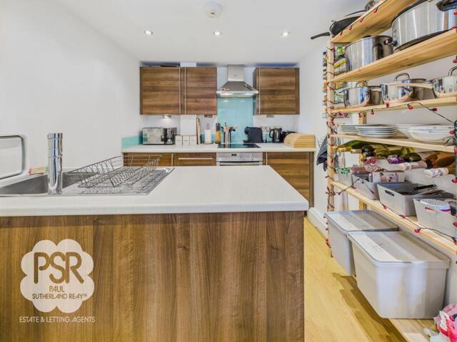 For Sale 2 Bedroom Shared Living/roommate New Mills Derbyshire DS99641713