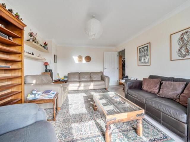 For Sale 2 Bedroom Shared Living/roommate Newbury Berkshire DS100649063