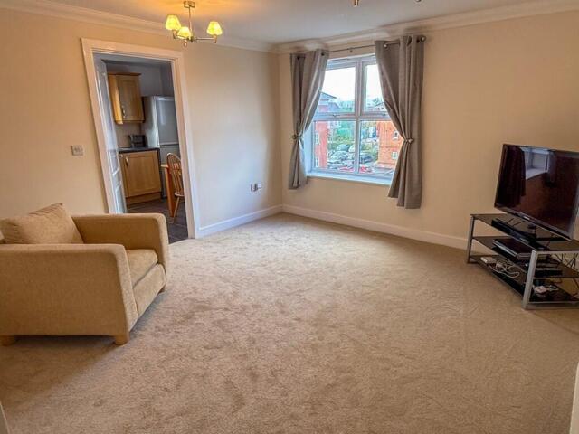 For Sale 2 Bedroom Shared Living/roommate Newbury West Berkshire DS100917517