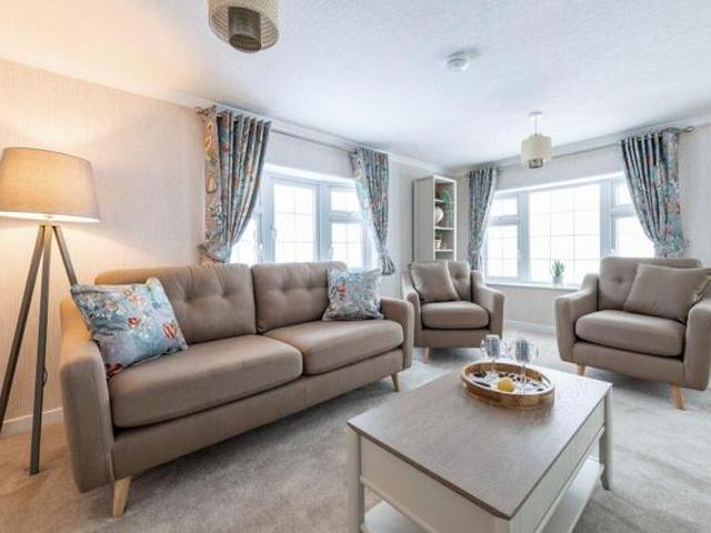For Sale 2 Bedroom Shared Living/roommate Newdigate Surrey DLS101231857