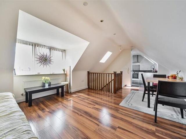 For Sale 2 Bedroom Shared Living/roommate Newport Pagnell Milton Keynes DS100649306