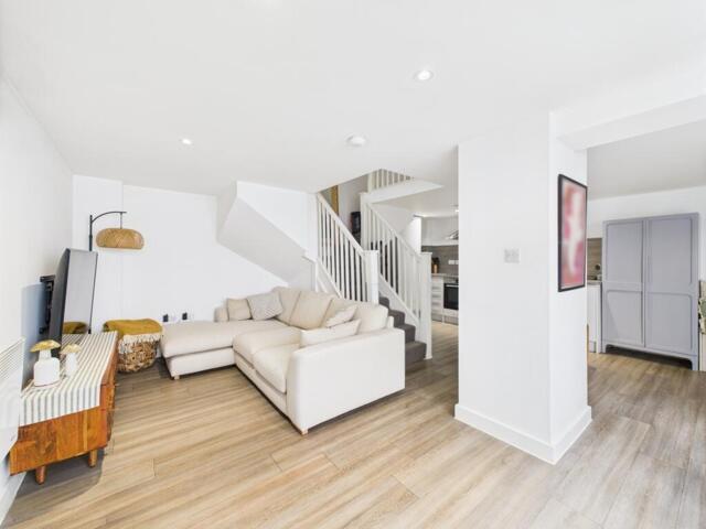 For Sale 2 Bedroom Shared Living/roommate Northampton Northamptonshire DS100953703