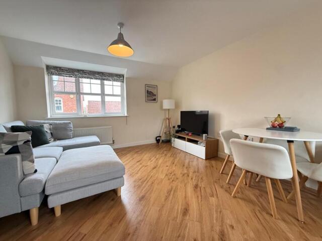 For Sale 2 Bedroom Shared Living/roommate Northampton Northamptonshire DS101675909