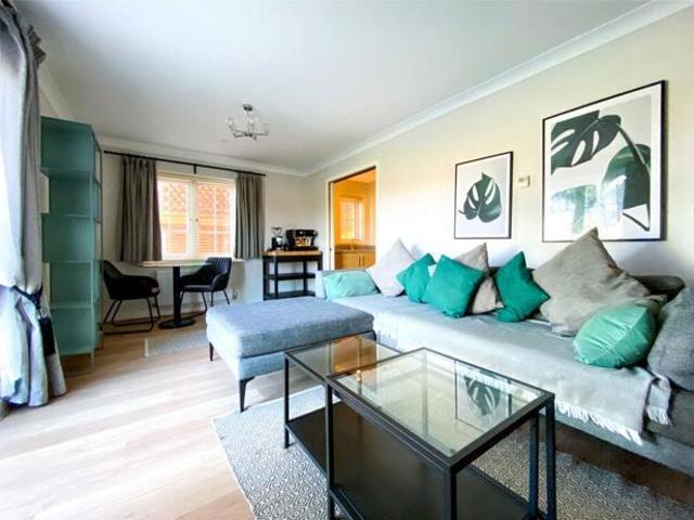 For Sale 2 Bedroom Shared Living/roommate Oxted Surrey DS99161494