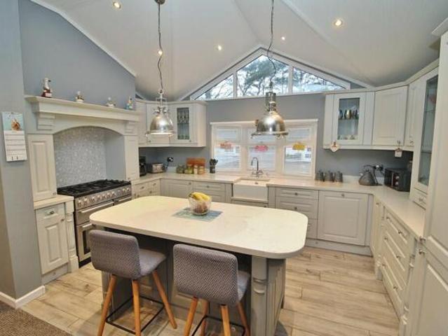 For Sale 2 Bedroom Shared Living/roommate Oakwood Court Oakwood Court DLS99952361