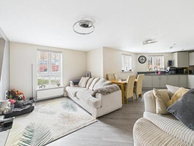 For Sale 2 Bedroom Shared Living/roommate Aldershot Hampshire DLS100502955