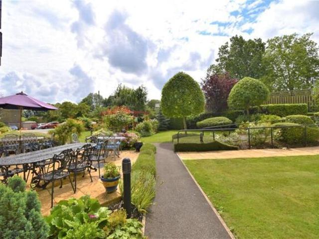 For Sale 2 Bedroom Shared Living/roommate Aldershot Hampshire DLS98969074