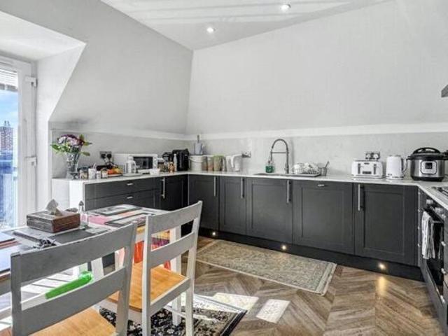 For Sale 2 Bedroom Shared Living/roommate Aldershot Hampshire DS98335803