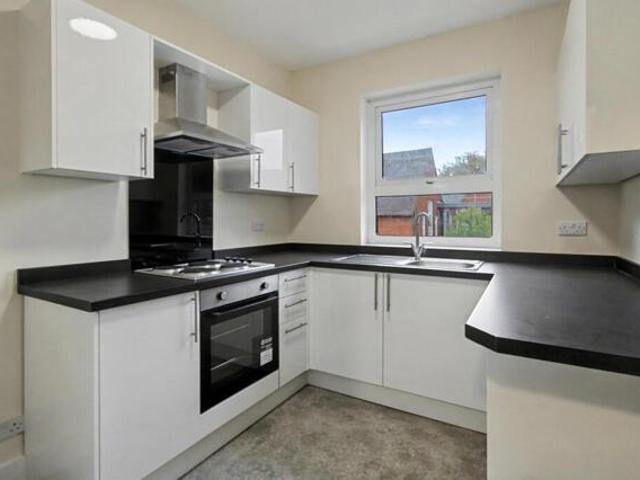 For Sale 2 Bedroom Shared Living/roommate Aldershot Hampshire DS98503808