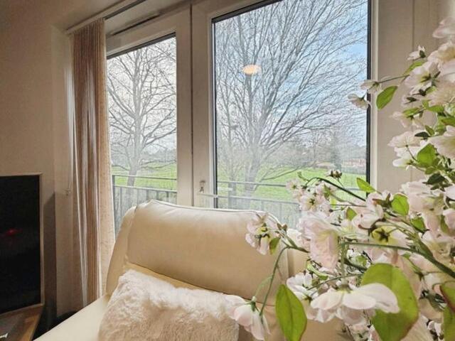 For Sale 2 Bedroom Shared Living/roommate Ashford Kent DS99054845