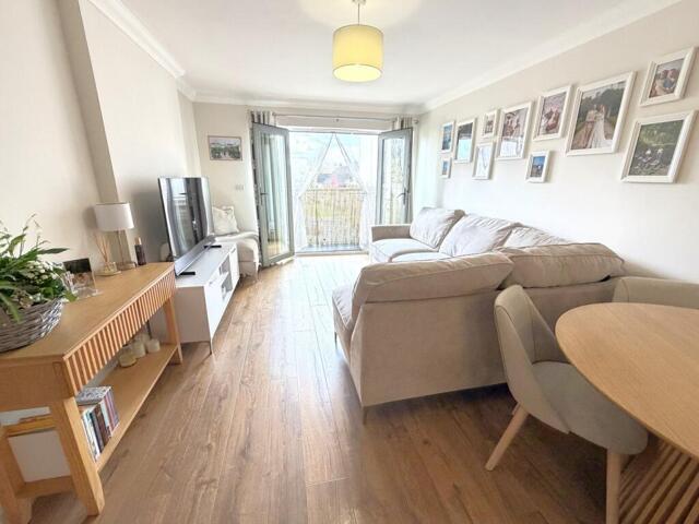 For Sale 2 Bedroom Shared Living/roommate Ashford Surrey DS101796783