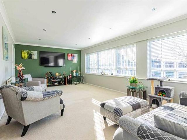 For Sale 2 Bedroom Shared Living/roommate Bushey Hertfordshire DLS98834428