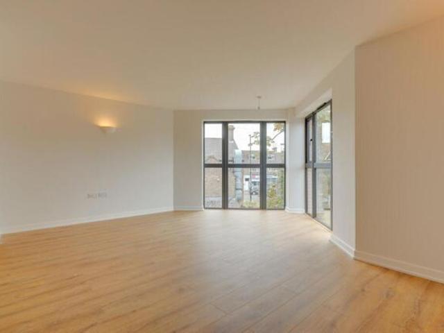 For Sale 2 Bedroom Shared Living/roommate Burgess Hill West Sussex DLS100096707
