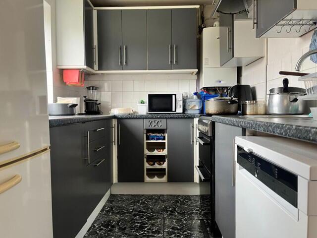 For Sale 2 Bedroom Shared Living/roommate Banbury Oxfordshire DS101797062