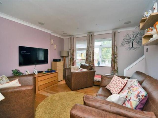 For Sale 2 Bedroom Shared Living/roommate Banstead Surrey DS99808754