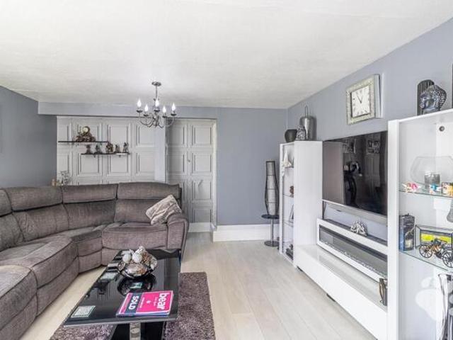 For Sale 2 Bedroom Shared Living/roommate Basildon Essex DS100854757