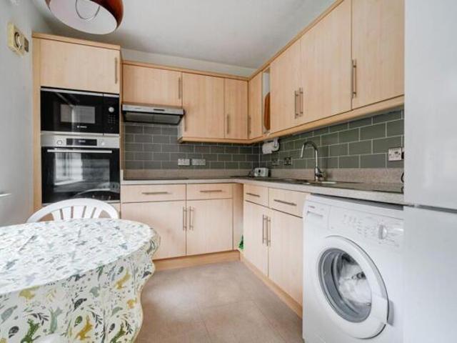 For Sale 2 Bedroom Shared Living/roommate Basingstoke Hampshire DS98800873