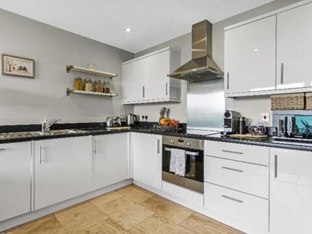 For Sale 2 Bedroom Shared Living/roommate Barking Essex Greater London DS98434503