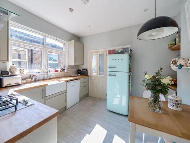 For Sale 2 Bedroom Shared Living/roommate Beckenham Greater London DS100540554