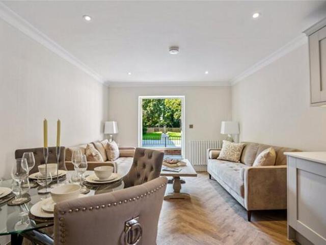 For Sale 2 Bedroom Shared Living/roommate Beaconsfield Buckinghamshire DLS98903417