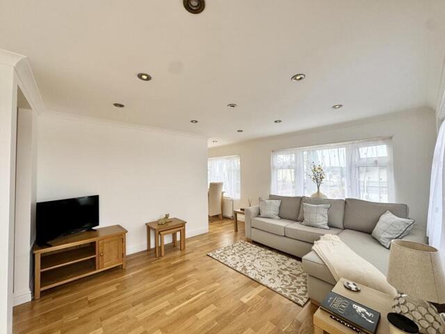 For Sale 2 Bedroom Shared Living/roommate Berkhamsted Hertfordshire DS100366209
