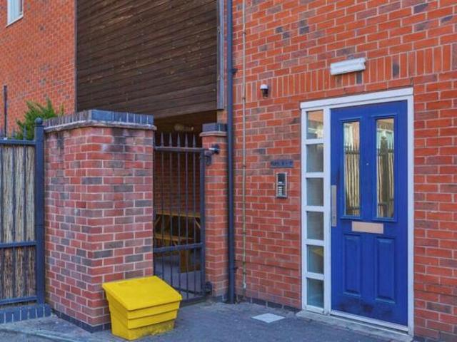 For Sale 2 Bedroom Shared Living/roommate Blaby Blaby DLS100825042